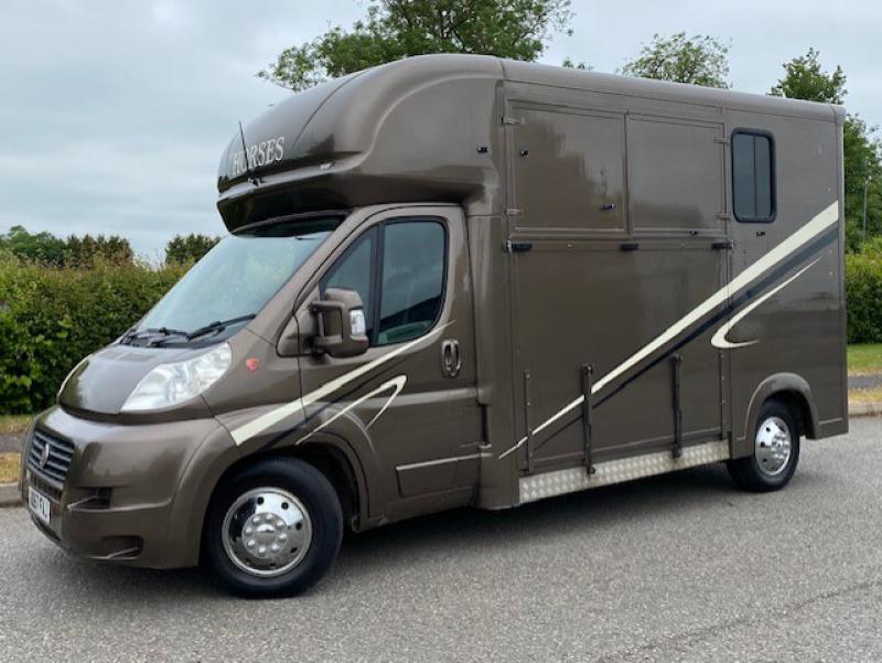T - Horseboxseller - Horse Box 23-572"